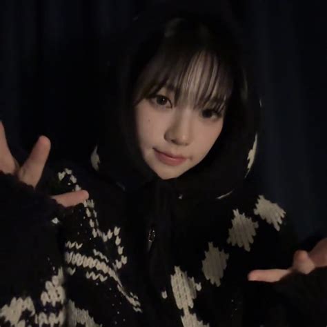 더쿠 오늘자 에스파 카리나 위버스 라방 jpgif