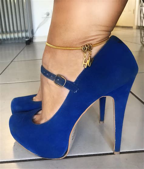 Trying Out Her New Anklet Rhighheels