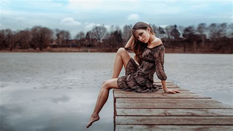 Wallpaper Women Outdoors Depth Of Field Long Hair Lake Bare Shoulders Looking At Viewer