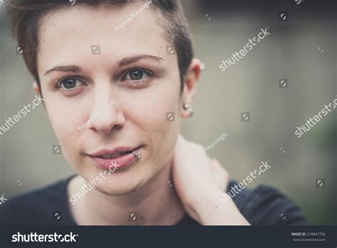 Short Hair Lesbian Images Photos Et Images Vectorielles De Stock Shutterstock