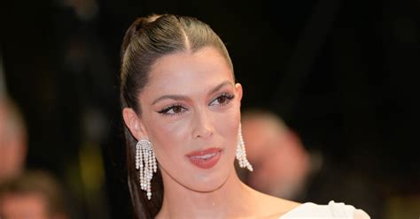 Iris Mittenaere est à tomber et fait sensation sur Instagram dans une