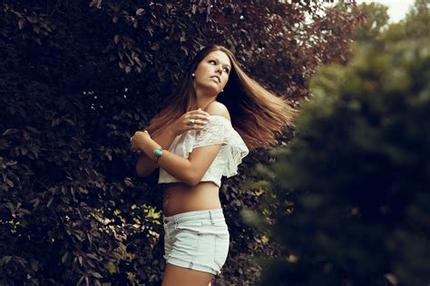 Pierced Navel Open Mouth Women Looking Back Brunette Bare Shoulders 1080p Crop Top Jean