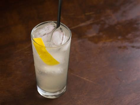 25 Classic Cocktail Recipes Everyone Should Know