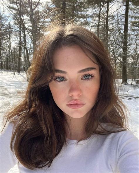 Pin By Ainaa Dalila On Binding 13 Brunette Aesthetic Prettiest Celebrities Chloe Walsh
