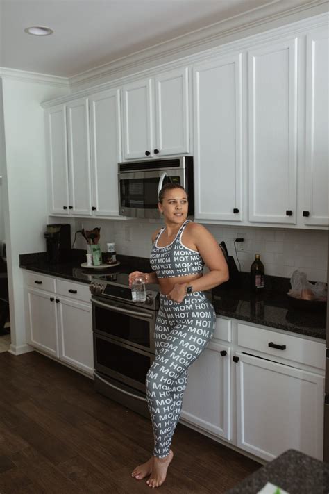 Hot Mom Status LOADING Lauren Elyce