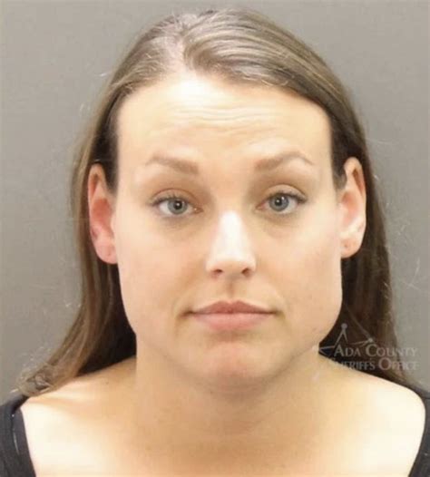 Female Corrections Officer Accused Of Having Sex With Inmate ‘and Gave Him Racy Pics The Us