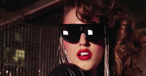 Дівчина зі страпоном особистий досвід домінатрікс Vogue Ua
