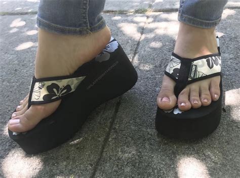 Angelas Perfect Feet In Skechers Platform Flip Flops If Flickr