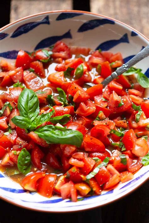 Bester Einfacher Tomatensalat Mit Basilikum Dieses Schnelle Sommer Rezept Aus 5 Zutaten Ist Der