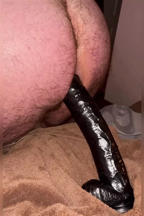 엉덩이를 벌리고 신음하는 거대한 흑인 딜도 xHamster