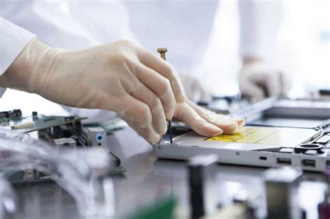 hardware emulation to debug embedded system software