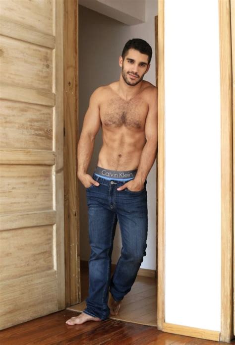 Handsome Male Feet Hot Men Hot Guys Hairy Hunks Hairy Men Barefoot Men Hommes Sexy Bear