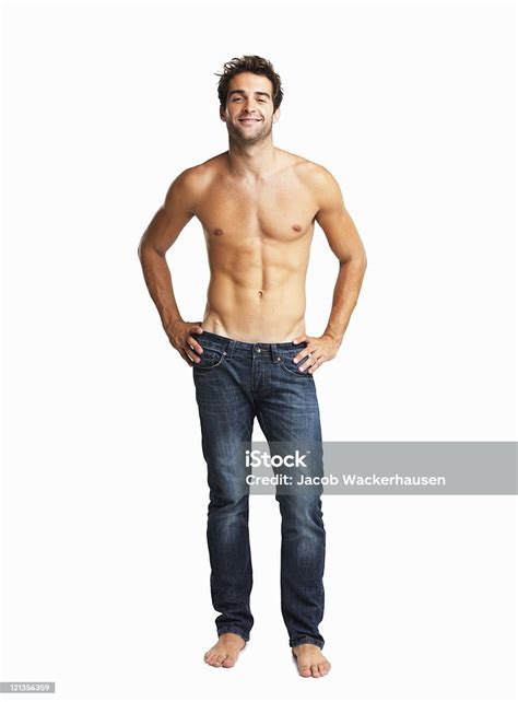 上半身裸セクシーな男性ポーズをとる ストックフォト写真素材 121356359 iStock