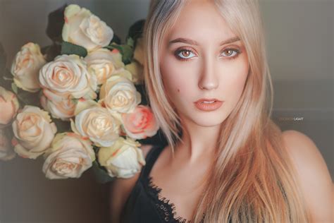 Mempekerjakan Penerobosan Berputarputar Kristina Rose Hd Berkedip Metafora Segera
