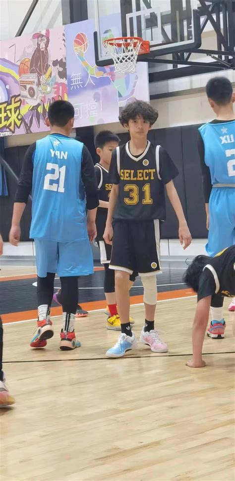 孙俪看儿子篮球比赛 12岁等等正脸照曝光超帅气 搜狐大视野 搜狐新闻
