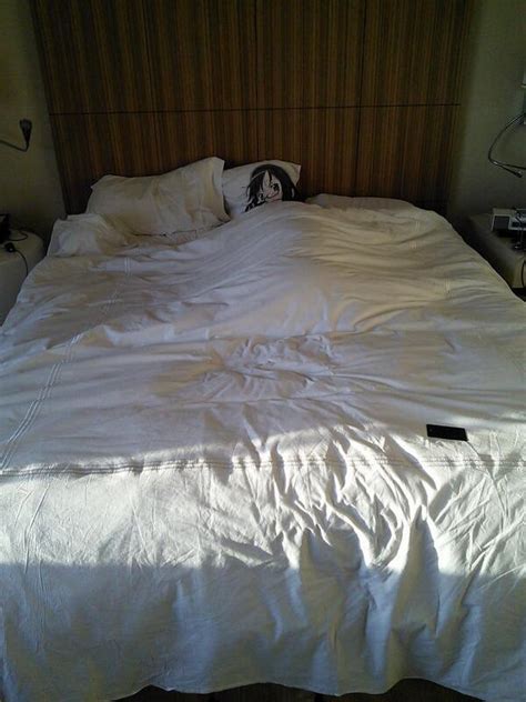 Hotel Guest Secretly Films Maid Messing With His Belongings Neogaf