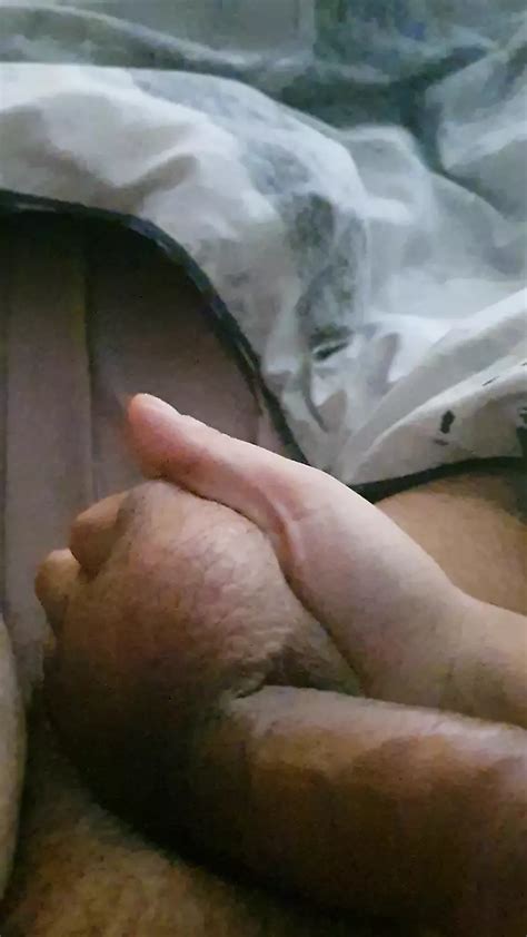 배다른 아들의 자지를 손에 들고 머리를 따먹는 새엄마 xHamster