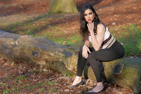 Wallpaper Sunlight Forest Women Outdoors Model Nature Looking At Viewer Sitting Fashion