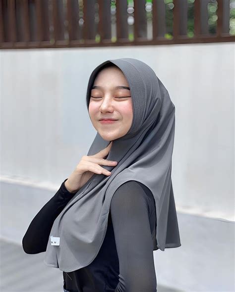 Pin Oleh Agusta Palachia Di Hijabi Nonjol Gaya Hijab Model Pakaian Hijab Wanita