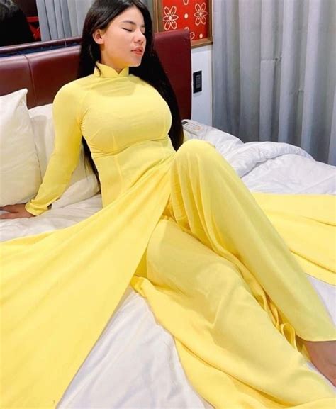 Ghim Của นายอภิสิทธิ์ อิศรเดช Trên Vgy Trong 2024 Áo Dài Phụ Nữ Glamour