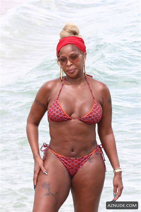 Mary J Blige Sexy Bikini On A Beach In Miami Aznude