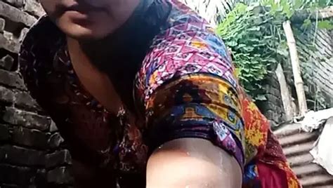 Desi 인도 십대 소녀 오줌 싸기 xHamster