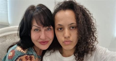 Nuneaton Mum And Daughter Rake In K A Month By Posing Naked Together