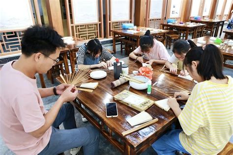 安吉县鄣吴镇制扇之美 善美人生