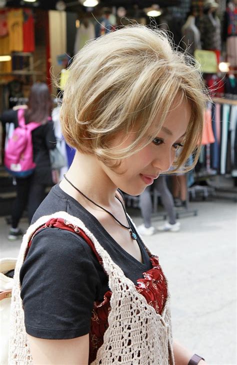 Short Japanese Haircut Glamorous Blonde Retro Bob With ‘back Combing Hairstyles Weekly