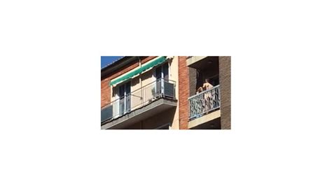 Filman A Una Pareja Teniendo Sexo En Un Balcón
