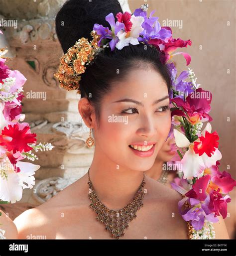 A Thai Girl Fotos Und Bildmaterial In Hoher Auflösung Alamy