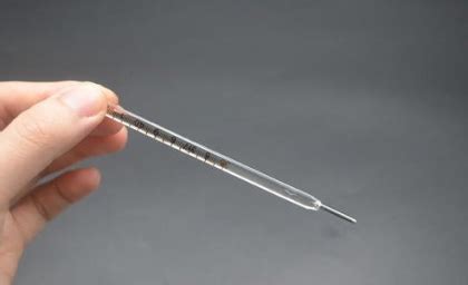 温度计怎么看水银线图解 教你怎么看水银线水银体温计 胡亚会吧