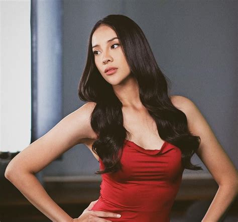 Pesona Anya Geraldine Pakai Bikini Fajar