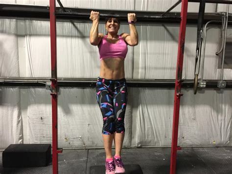 Farm Girl Jen In 2017 How 50yo Jennifer King Gets Her Ripped Abs Photos The Courier Mail