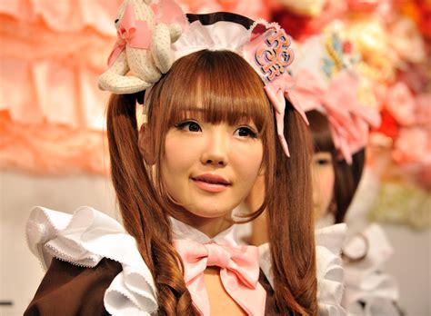 Maid Café Il Locale Giapponese In Cui Le Cameriere Vestono Vittoriano