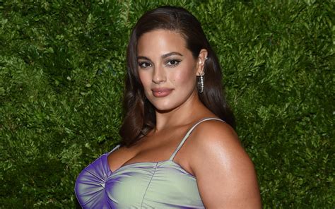 Ashley Graham Shares Nude Selfie Encouraging Women Of All Sizes To Embrace Their ‘beautiful