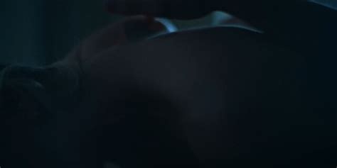 Nude Video Celebs Kaley Cuoco Sexy The Flight Attendant S01e01 2020