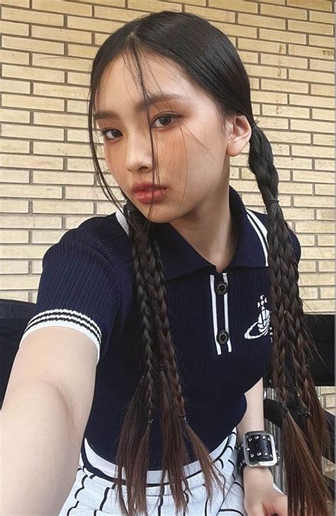 Hyein Weverse Photocard Scan Newjeans Ctto Famous Photos Tiny Girl Kpop Girl Bands Photocard