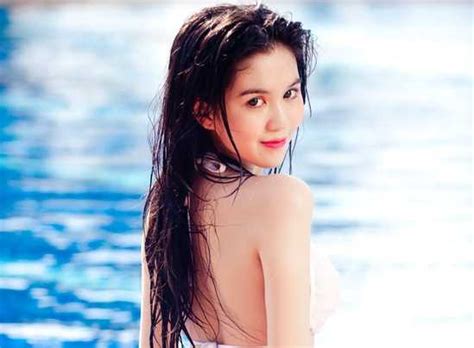 Ngọc Trinh Diện Bikini Nóng Bỏng Mắt