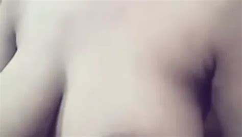 큰 젖탱이를 보여주는 인도 타밀 여친 xHamster