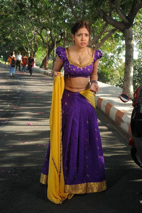 Actress Komaljha Hot Saree Removing Hot Navel Show Sexy Pictures Photos Wallpapers Sexy Images