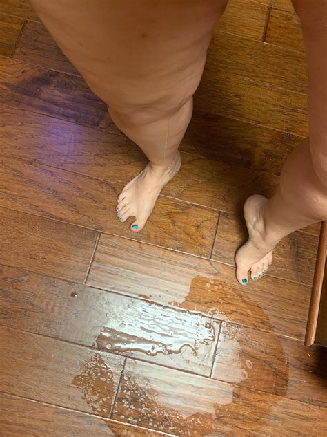 31f After Some Play Time Peep My Cum Dripping Down My Leg R Feet