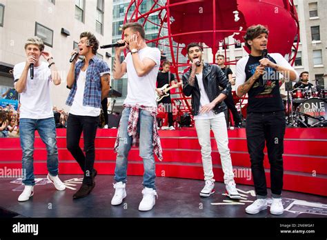 One Direction Members From Left Niall Horan Harry Styles Liam Payne Zayn Malik And Louis