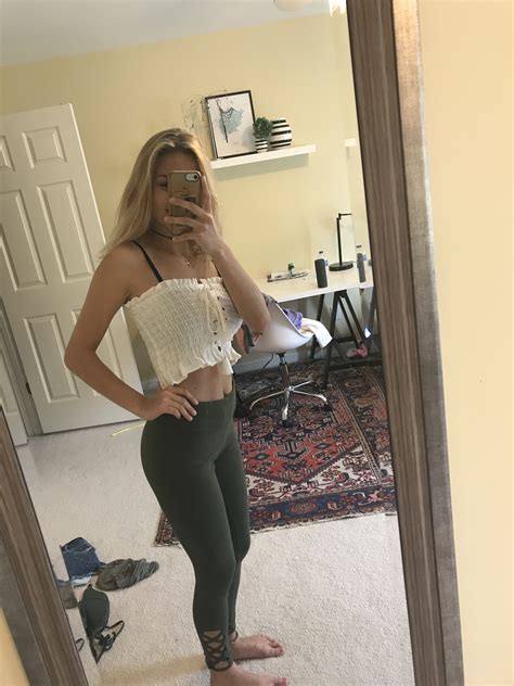 Pin By Alberta Lebeck On Outfits Outfits Mirror Selfie Selfie