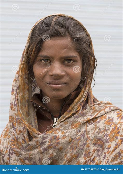 Fille Indienne De Mendiant Sur La Rue Dans Leh Ladakh Linde Image éditorial Image Du Vieux