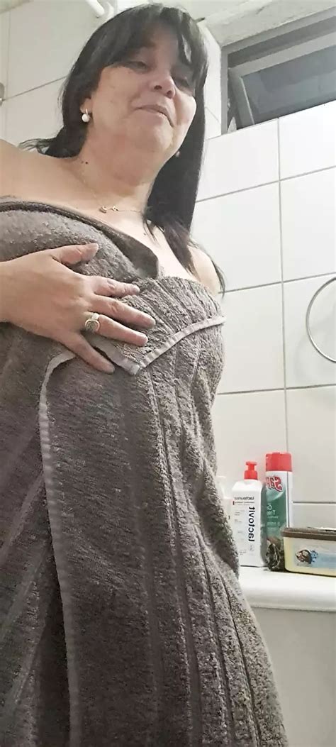 내 털이 무성한 보지와 젖탱이를 본 배다른 아들 xHamster